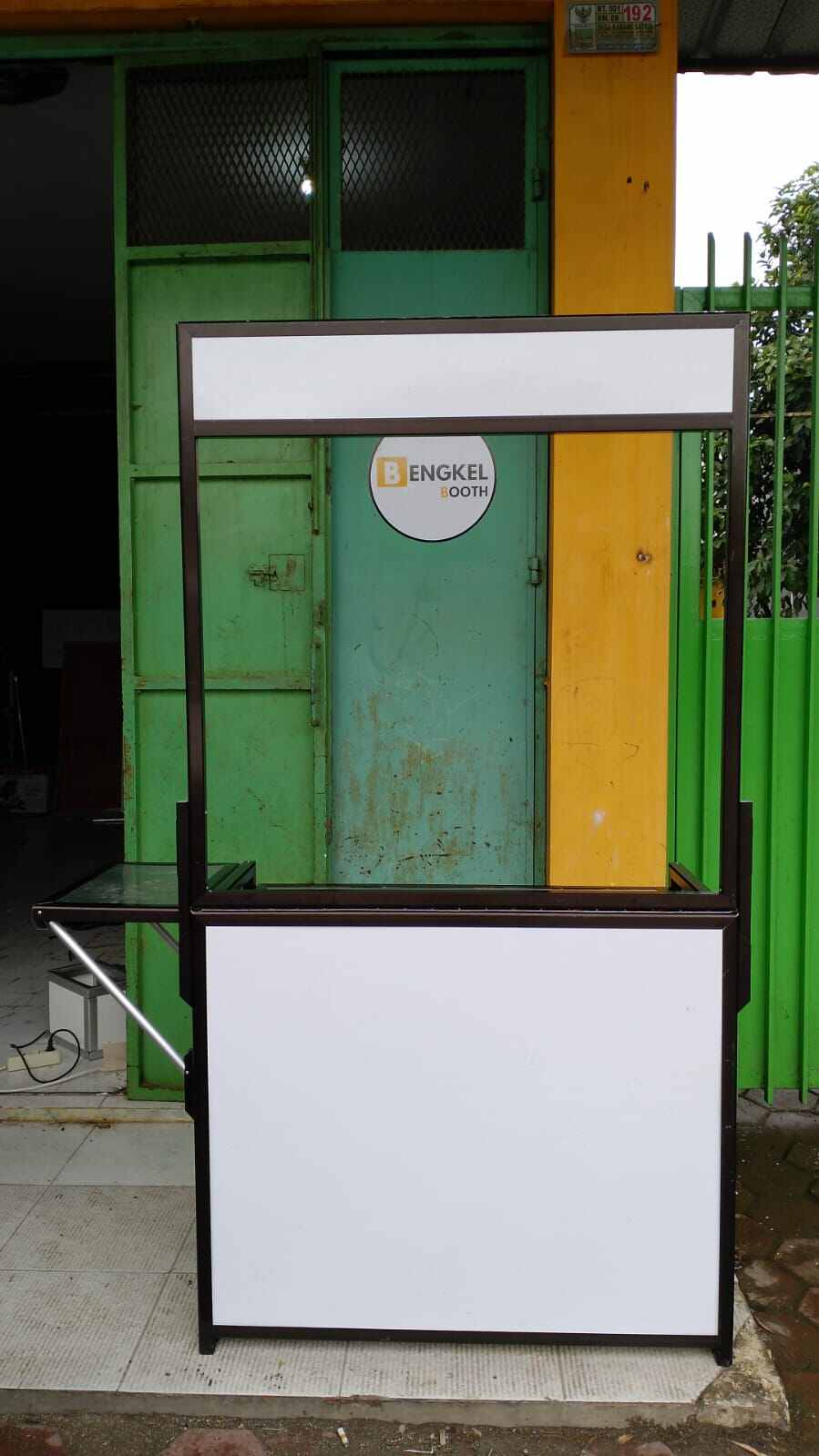 Booth Portable / Booth Lipat Rangka Hitam + Meja Lipat Samping | Lazada ...