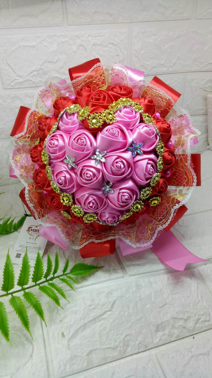 Hand Buket Bunga Isi Love Diamond - Hand Bouquet - Hand Buket - Bunga ...