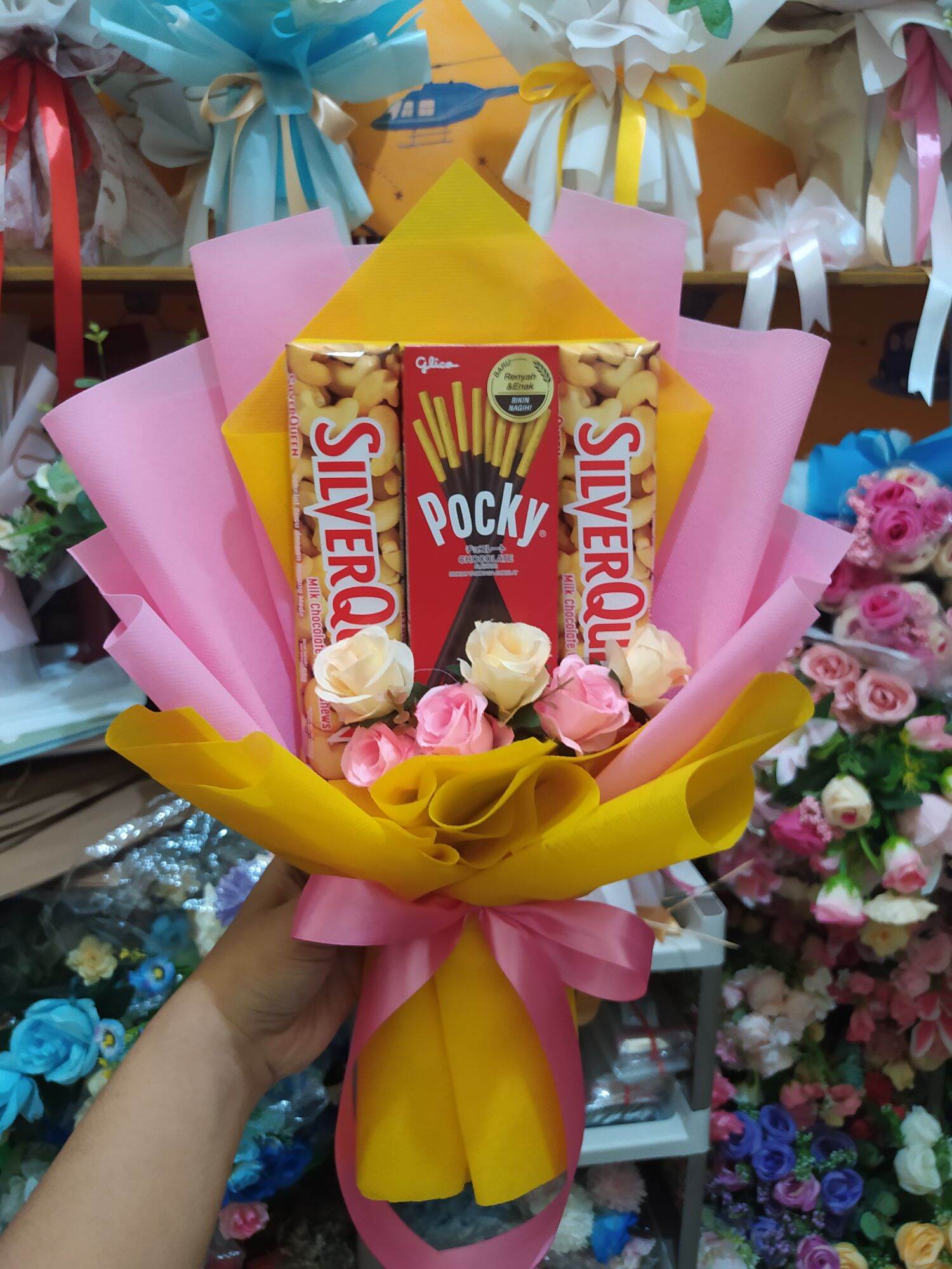 Bucket snack makanan silverqueen 58 gr pocky bunga buket silverqueen ...
