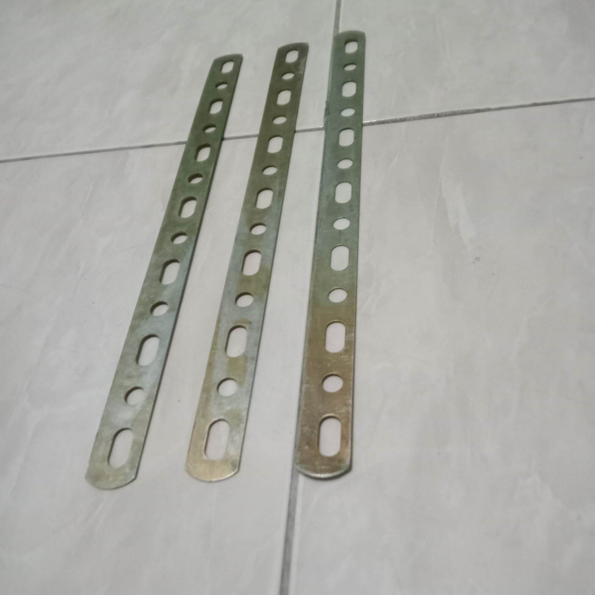 Bracket plat besi bolong tipis bisa dibentuk untuk pasang Spakbor ...