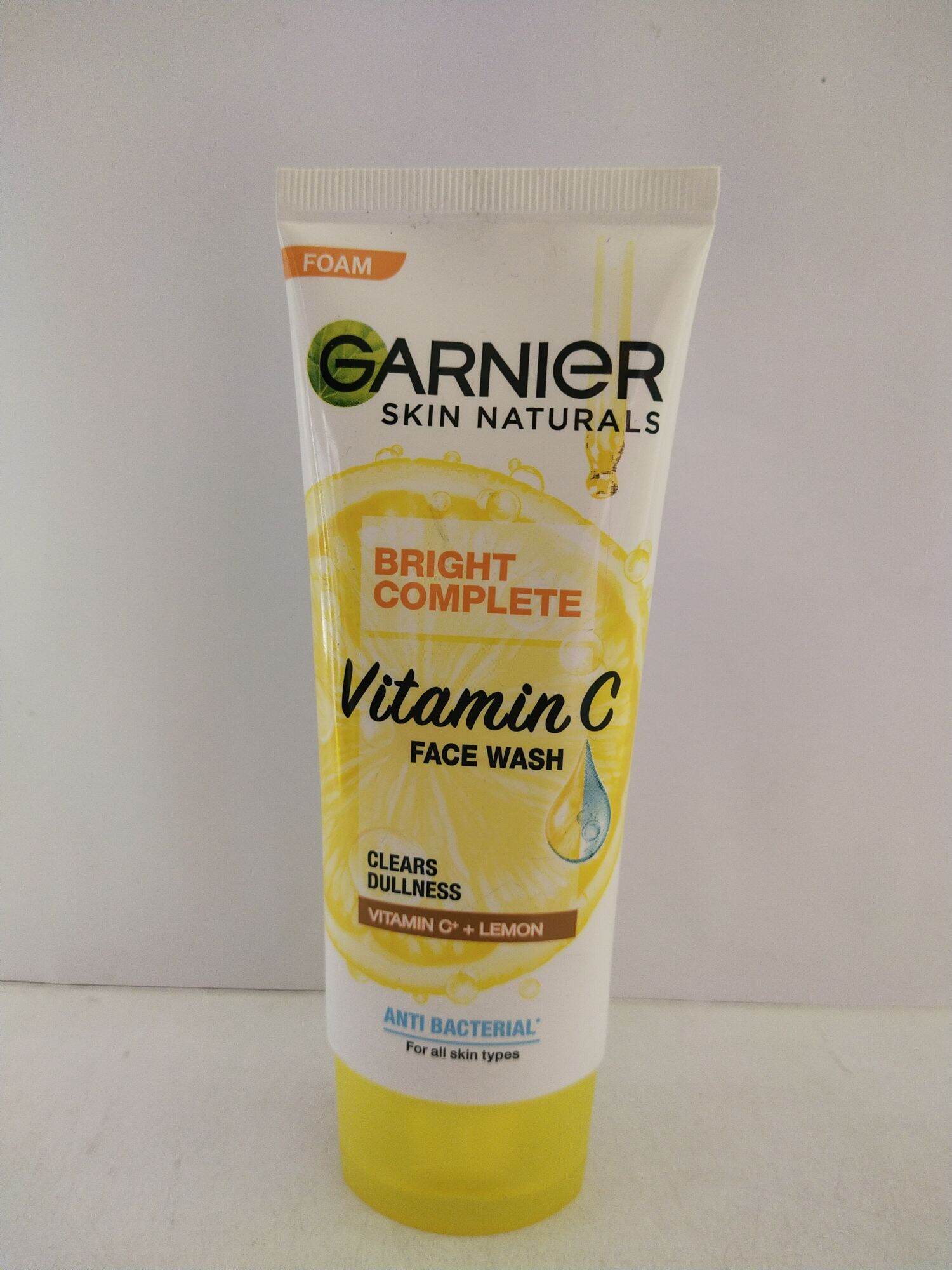 Garnier Bright Complete Vitamin C Face Wash 100ml Kulit Wajah Tampak