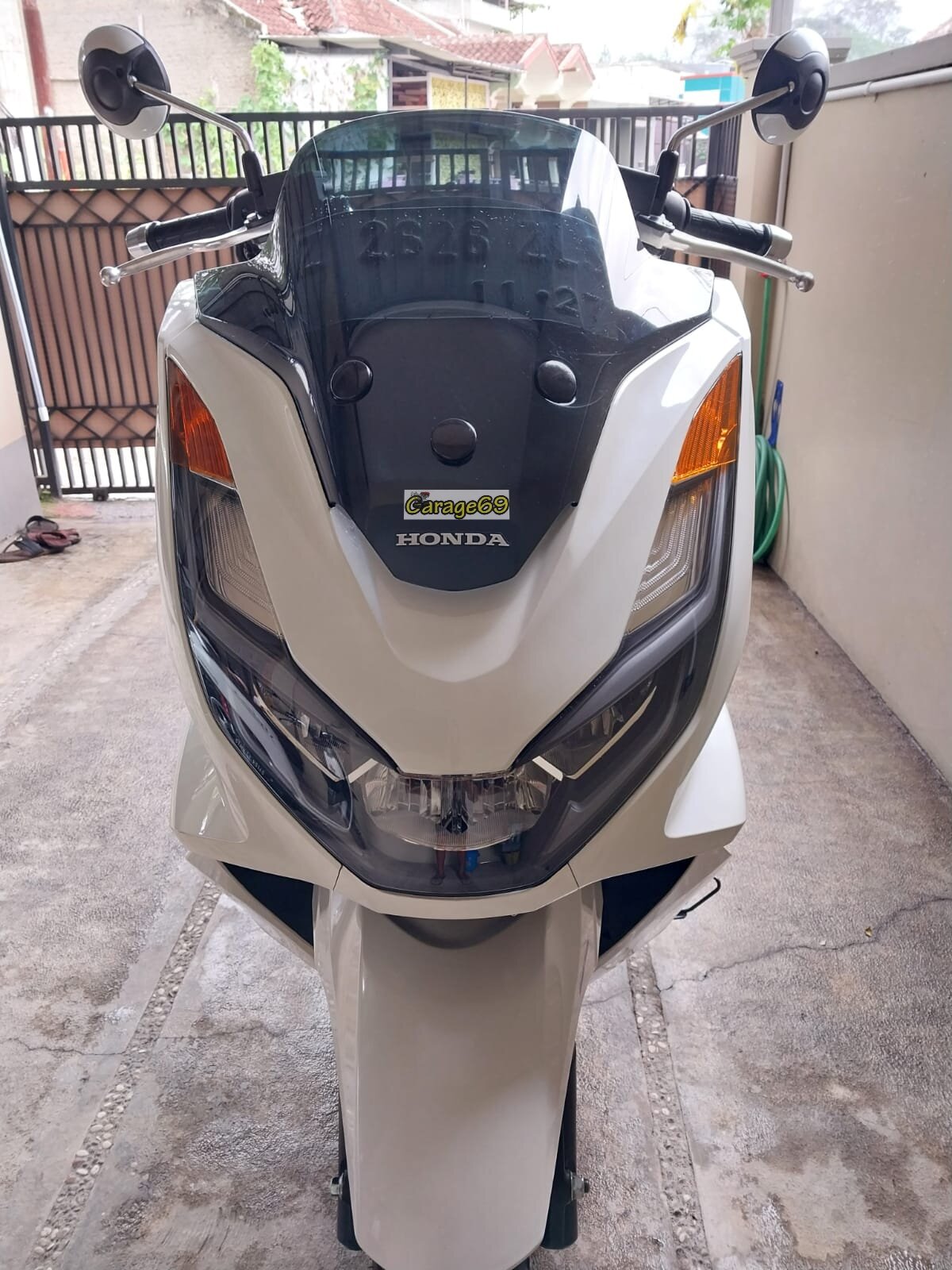 WINDSHIELD PCX VISOR KARET TUTUP LUBANG WINDSHIELD PCX 2010 - 2025 150 ...