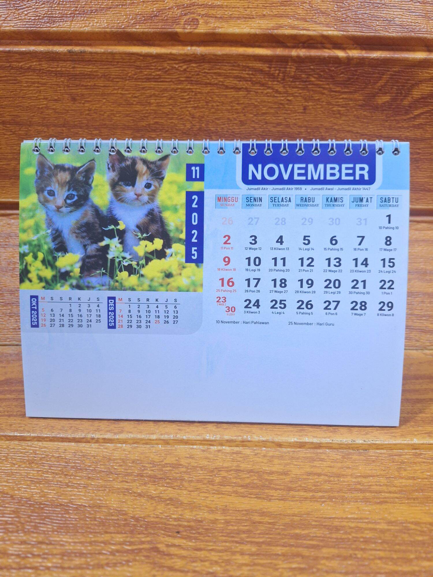 Kalender meja tahun 2025 ukuran 16 x 21cm gambar kucing | Lazada Indonesia