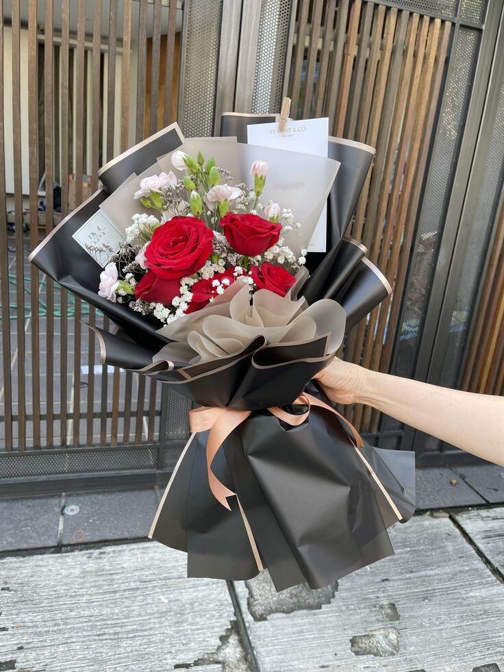 Buket bunga mawar putih/buket bunga murah meriah/kado ulang tahun pacar ...