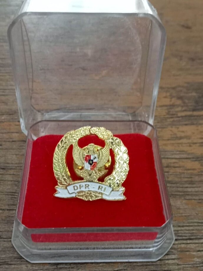 pin DPR-RI kuningan paku | Lazada Indonesia