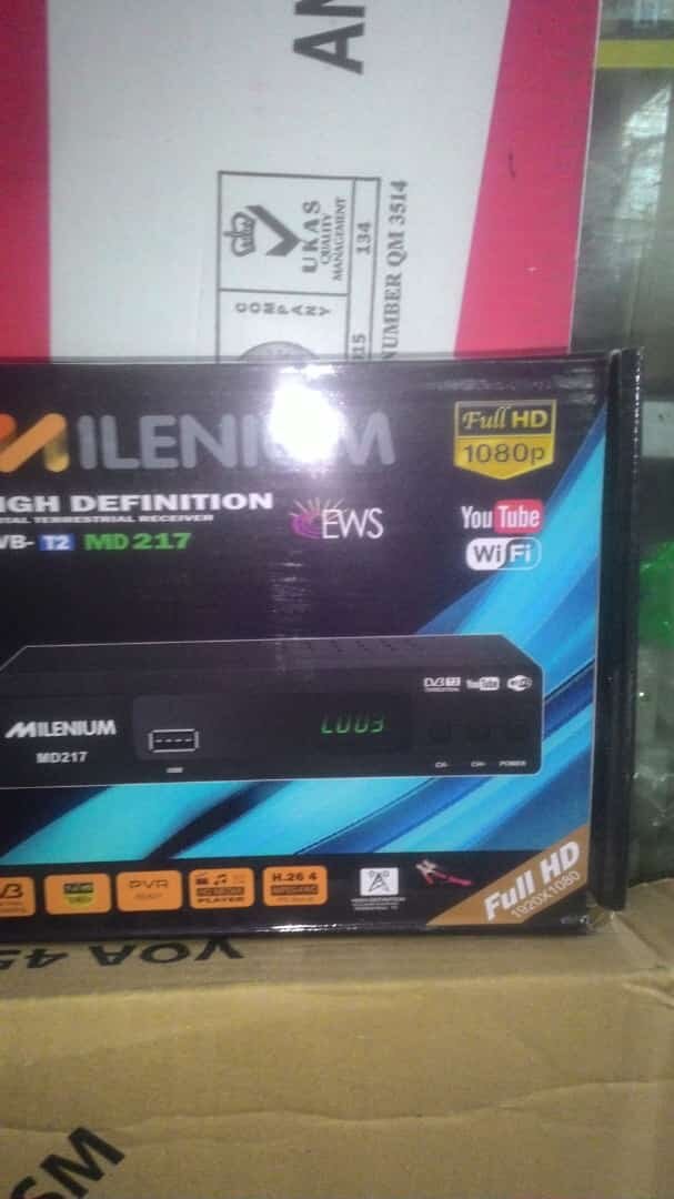 set box tv digital... kondisi sudah terprogram chanel tinggal colok aja ...