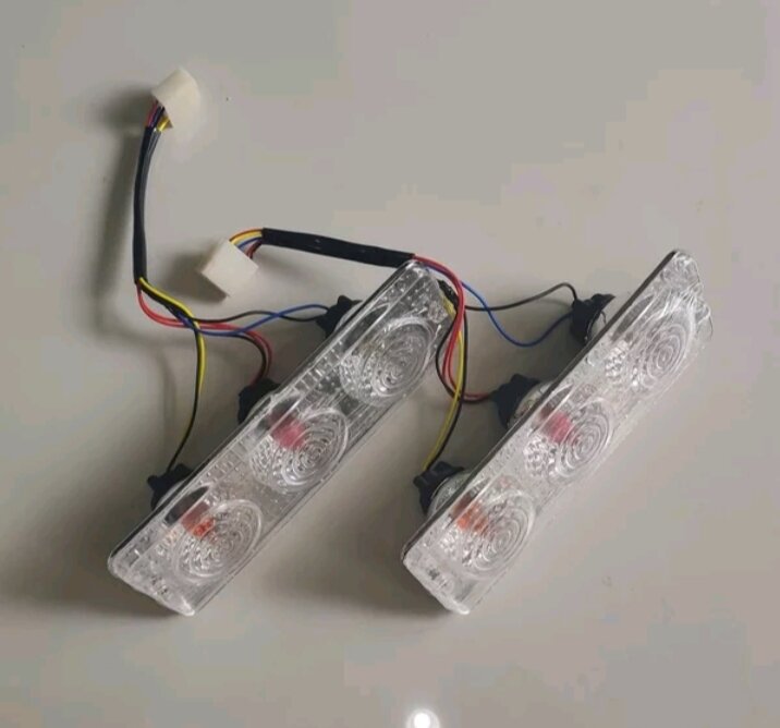 Lampu belakang motor roda tiga gerobak Viar karya dan kaisar triseda ...