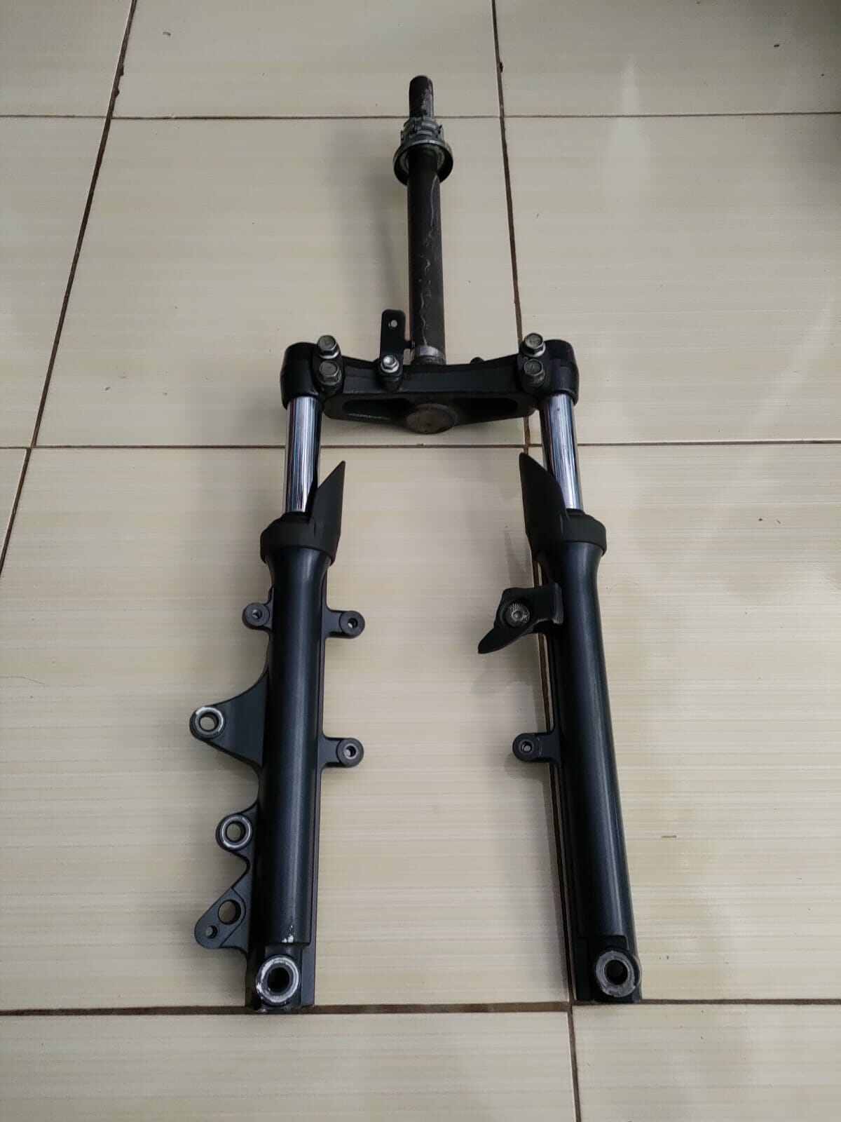 shock shockbreaker depan set segitiga yamaha aerox 155 B65 original ...