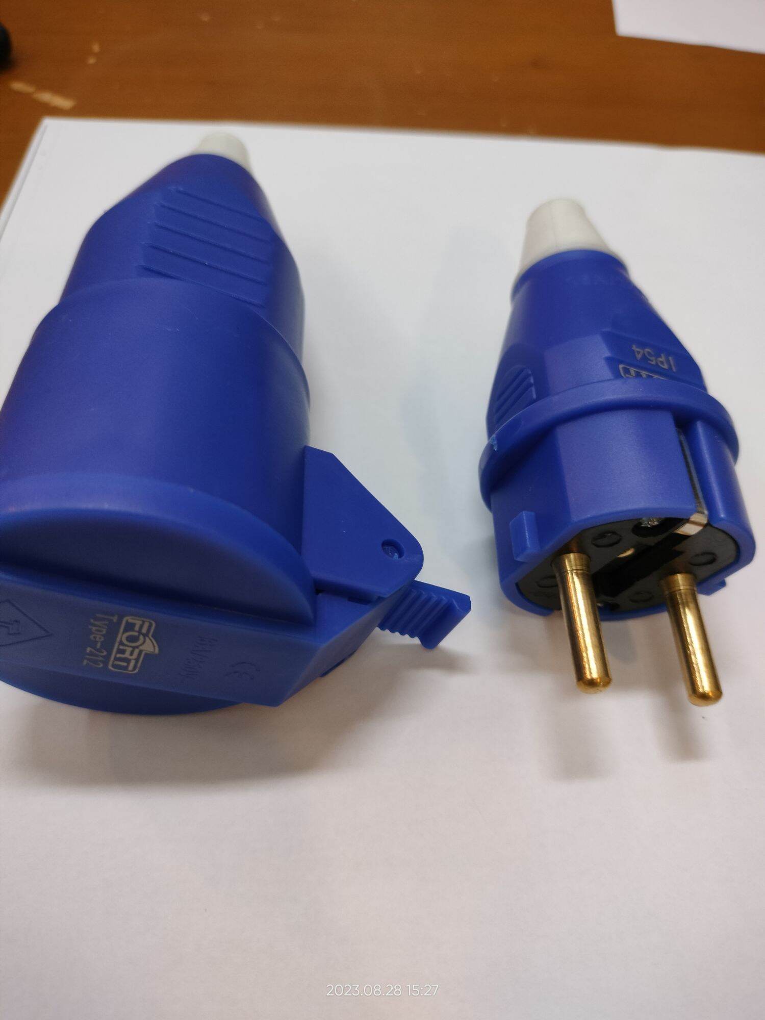 Steker Industrial Male / Female 2P+E 16A 250V Industrial Plug 2 Pin ...