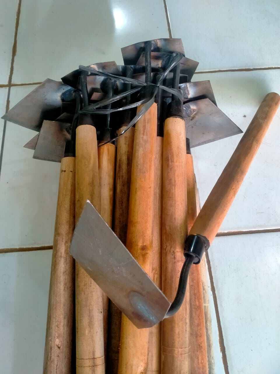 Fajar Sentosa Cangkul/Pacul Gagang Kayu (cangkul pembersih got ...