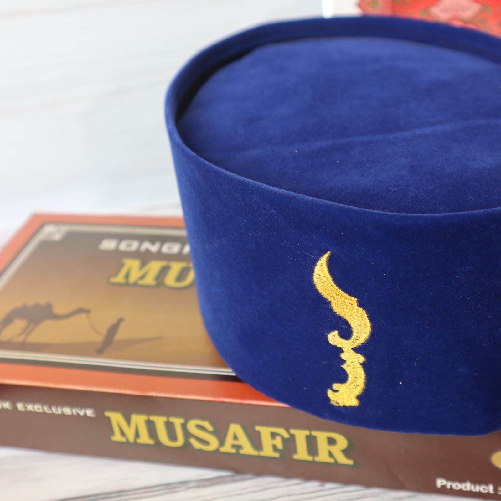 Peci musafir Songkok merah kujang~Peci warna merah gambar kujang Kopiah ...