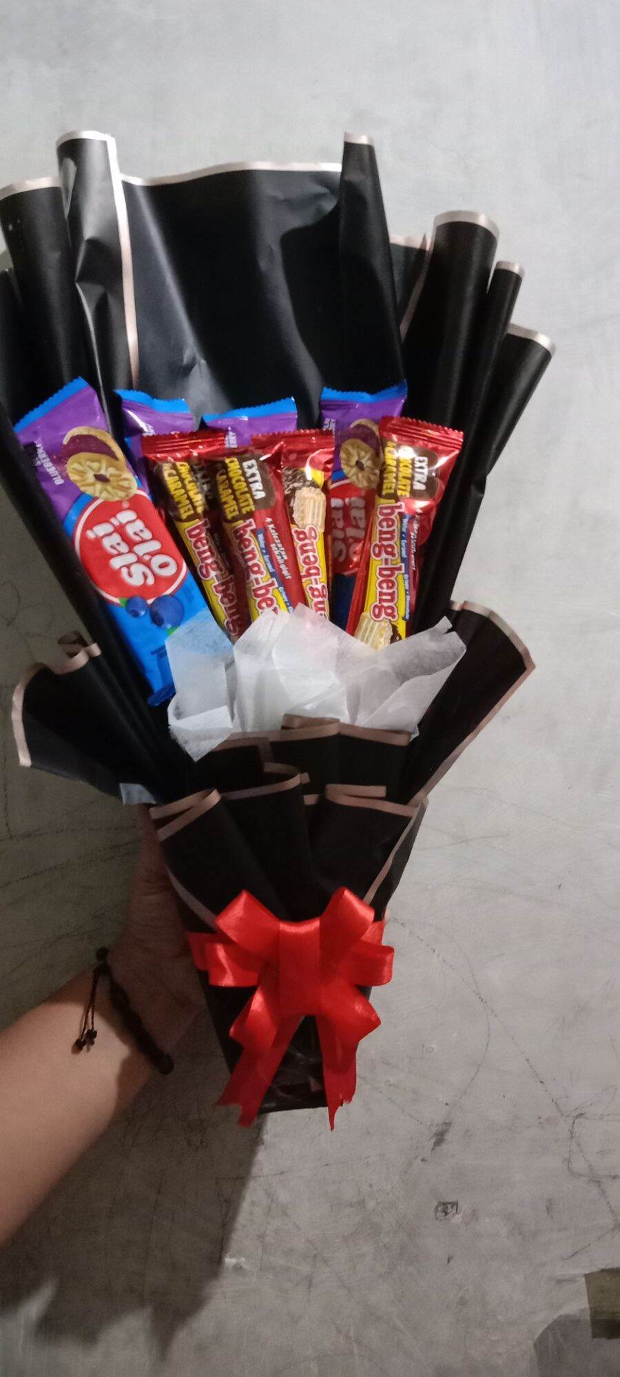 bucket snack beng-beng dan slai o'lai | Lazada Indonesia