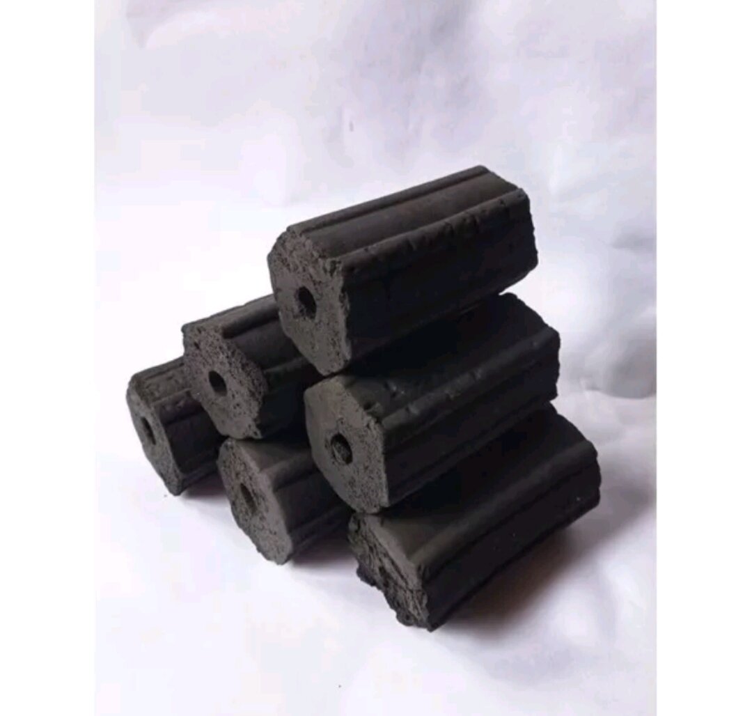 arang briket heksagonal besar BBQ 1kg / coconut shell charcoal ...