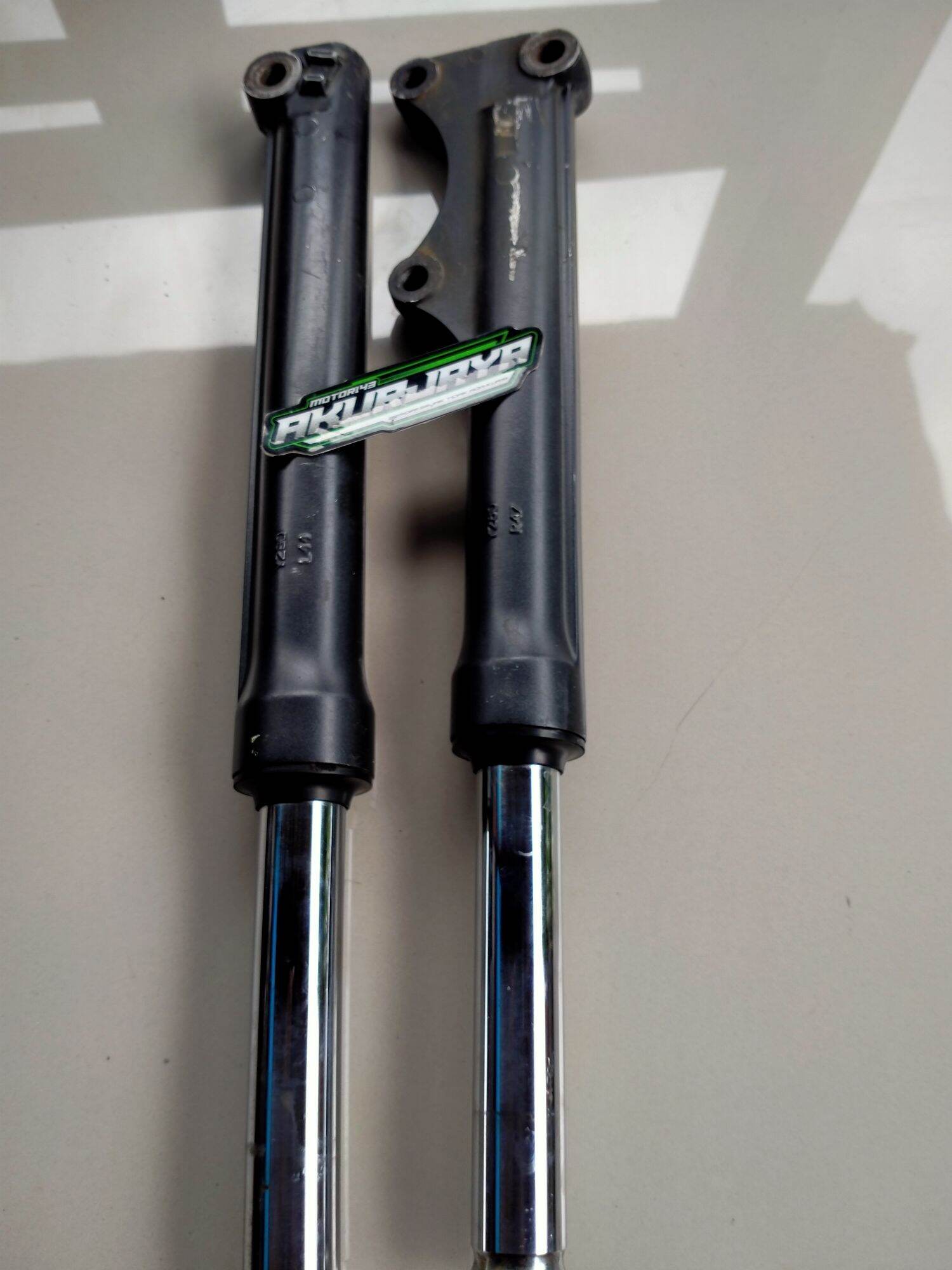 Sokbreker shockbreaker sobleker depan set bottom botem tabung sok ori ...