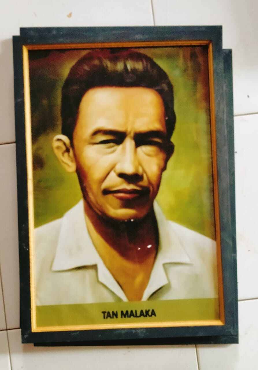 hiasan dinding poster pahlawan tan Malaka plus bingkai ukuran 53×35 ...