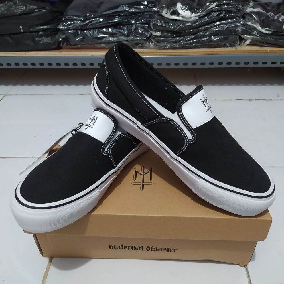 Sepatu maternal- Maternal crust 2 bw- maternal disaster- sneakers ...