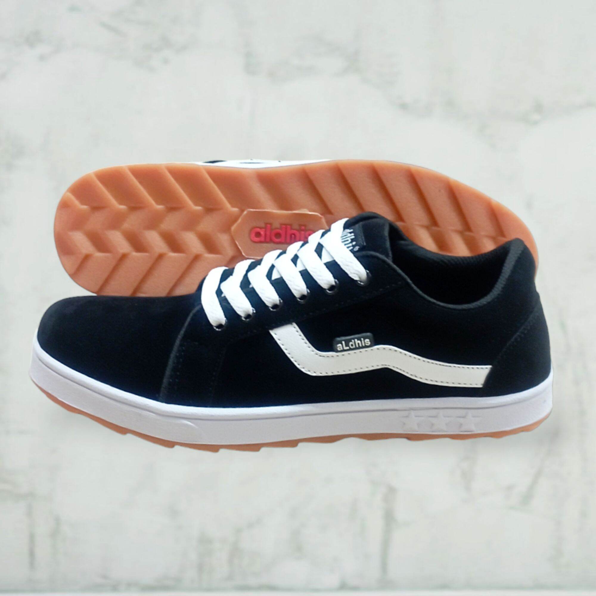 Sepatu Kets Pria Keren Terbaru Hitam CCG Sneakers Kekinian Bisa Buat ...