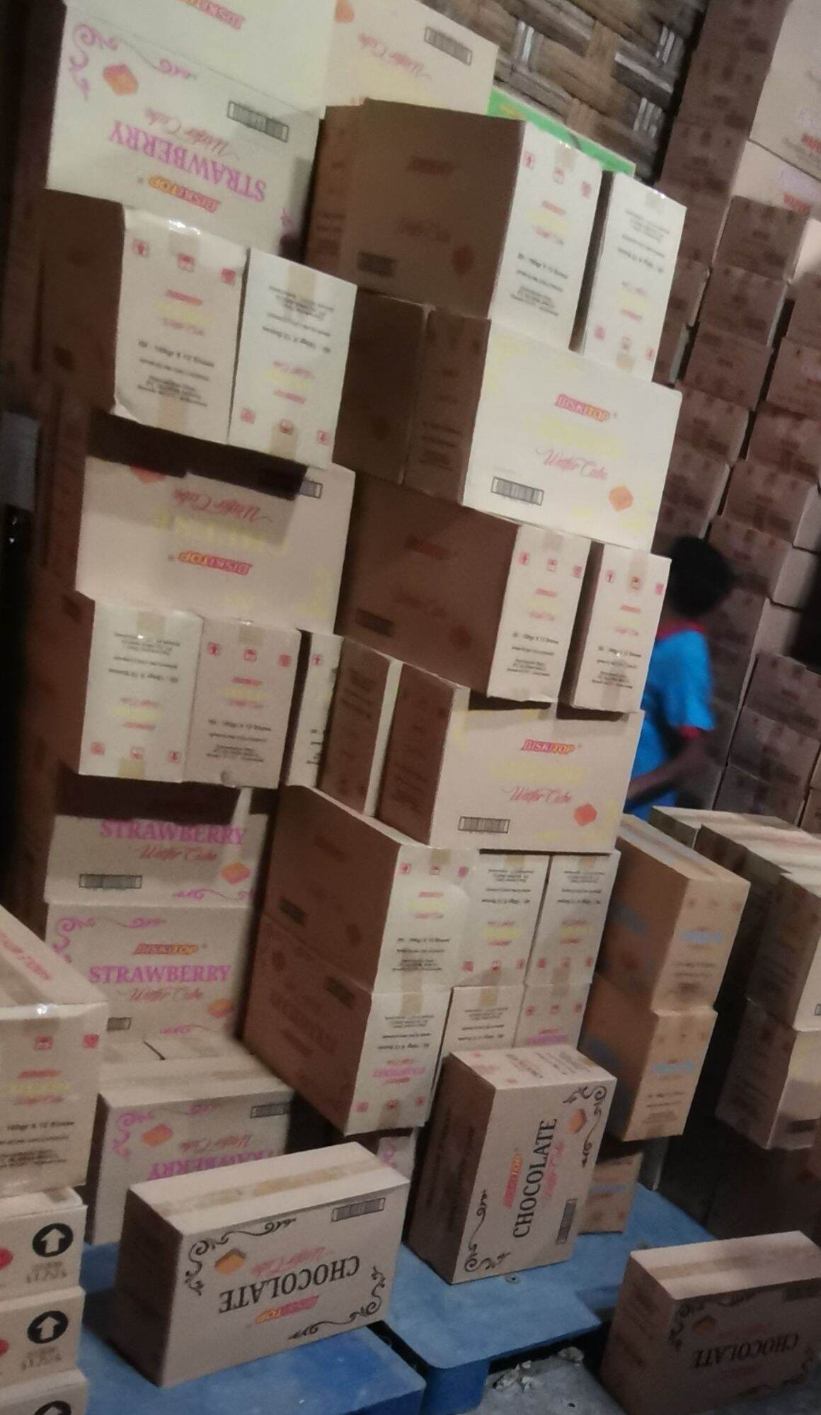 wafer cube biskitop kartonan isi 12 timba sesuai foto | Lazada Indonesia