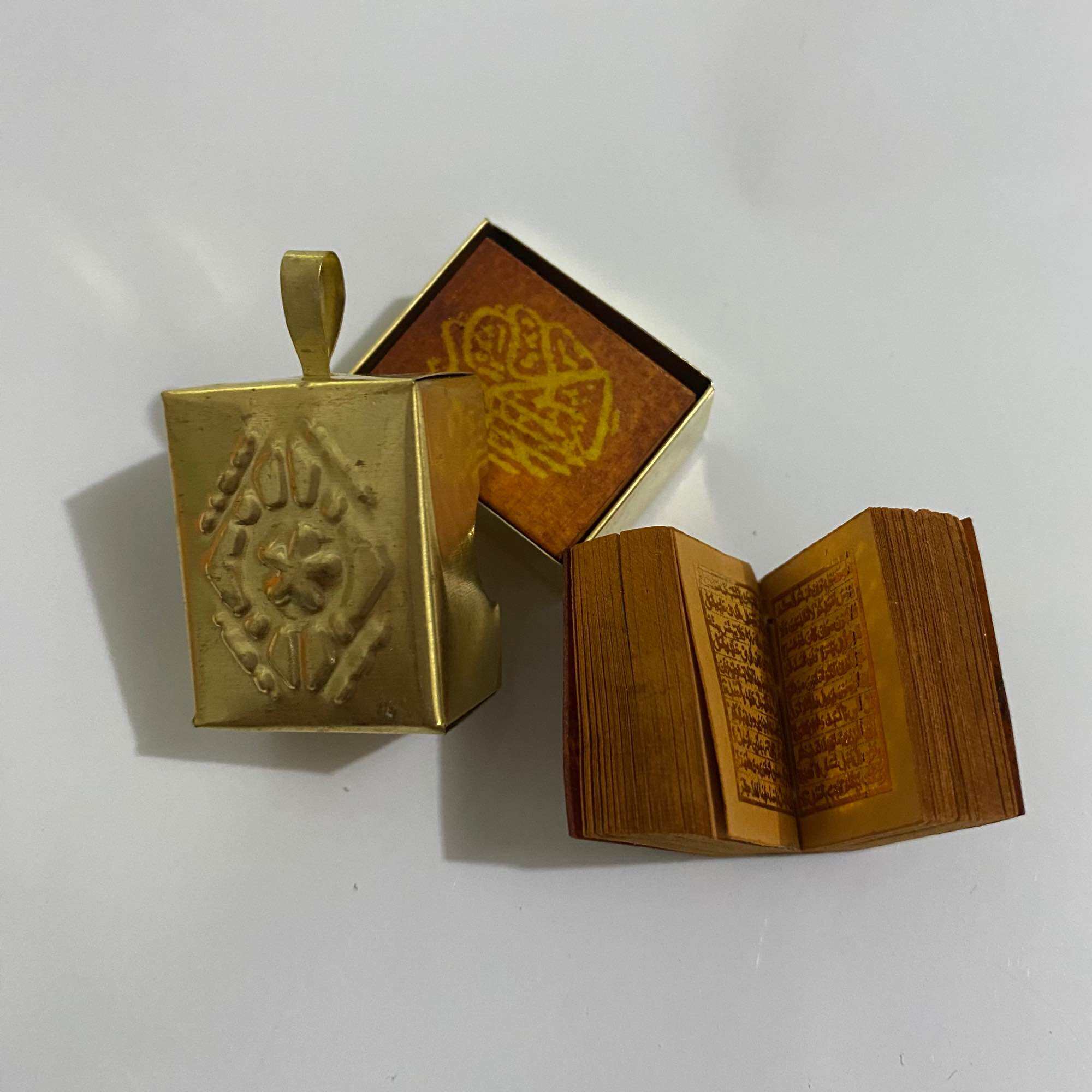 KITAB STAMBUL AL QURAN MINI ISTAMBUL KUNO BOX BANDUL KUNINGAN | Lazada ...