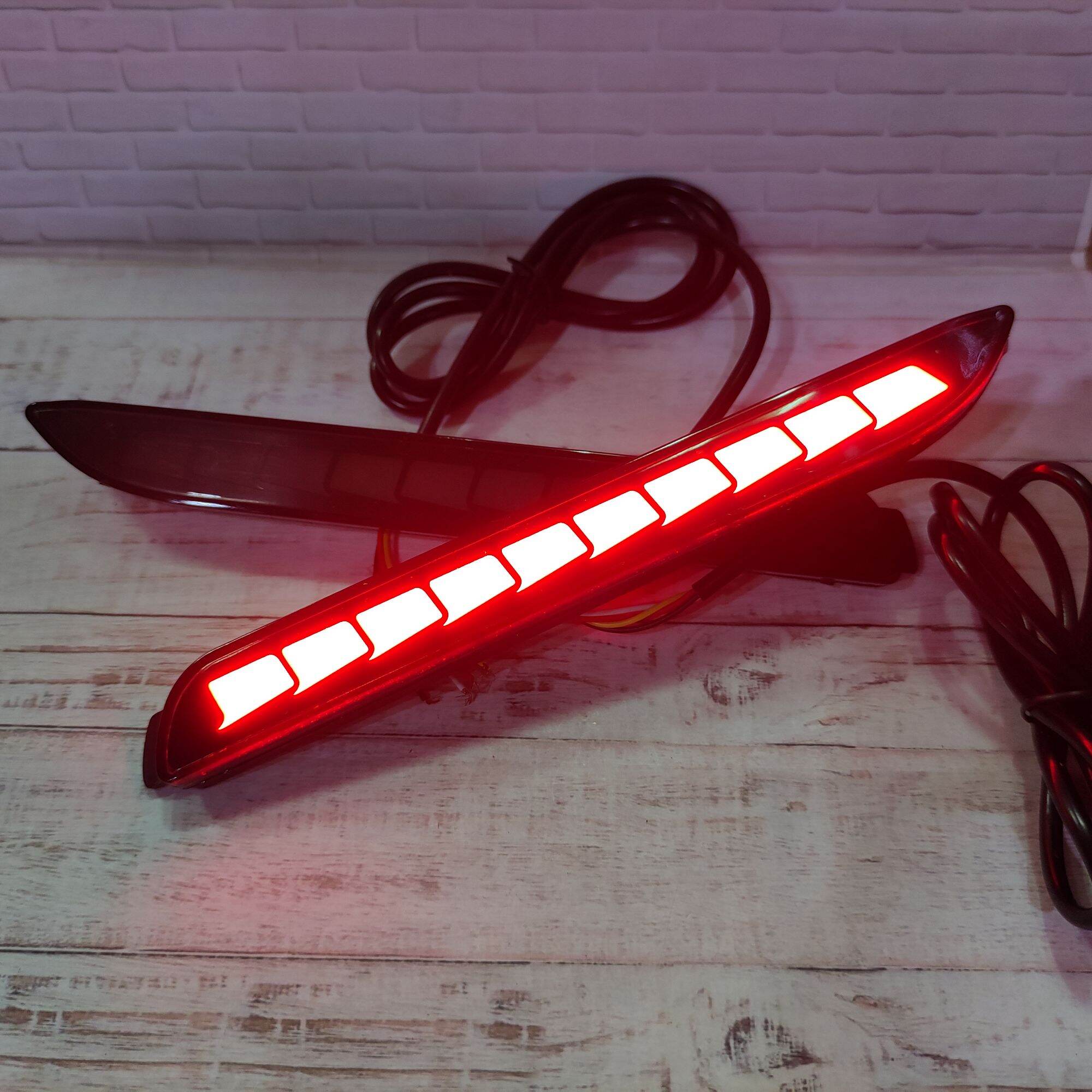 Lampu reflektor bumper belakang toyota innova 2008-2015 smoke | Lazada ...