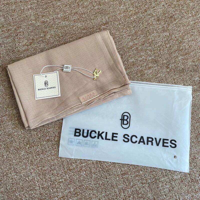 Hijab Segi Empat Buckle scarves By Azara / Segi Empat VOAL TRYSPAN ...