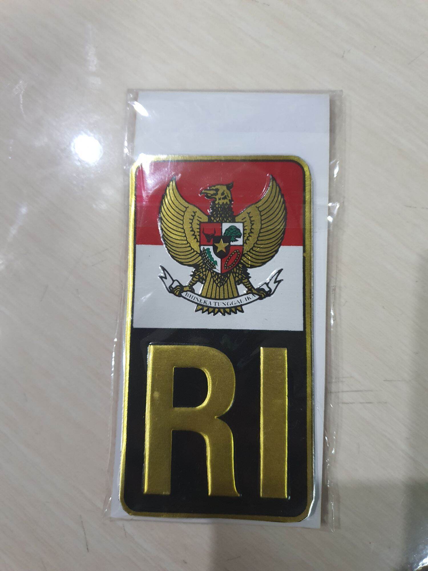 Emblem plat mobil tempel Garuda Indonesia | Plat mobil Garuda Indonesia ...