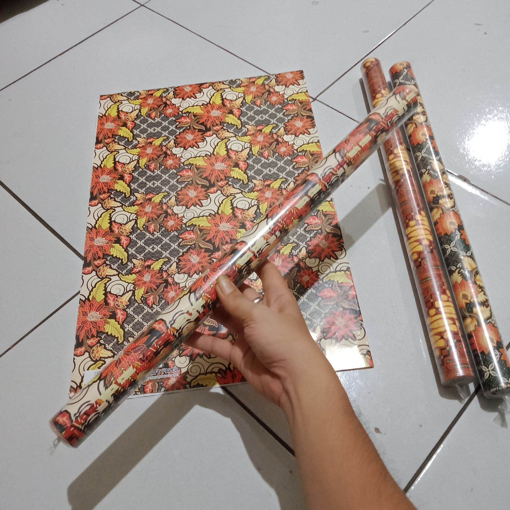 Kertas Kado Batik 1 Gulung Isi 10 Lembar | Lazada Indonesia