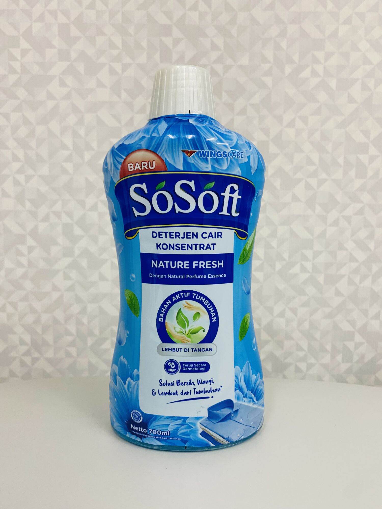 SO SOFT Deterjen Cair Konsentrat Lembut Di Tangan Ukuran 700ml | Lazada ...
