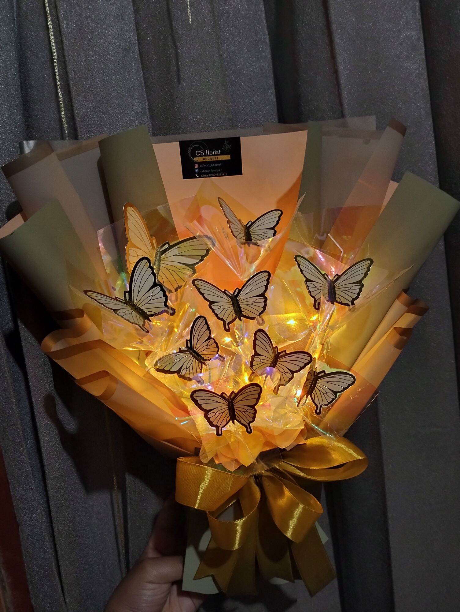 Ready buket wisuda/Buket kupu kupu gold LED/ buket butterfly gold 10 ...