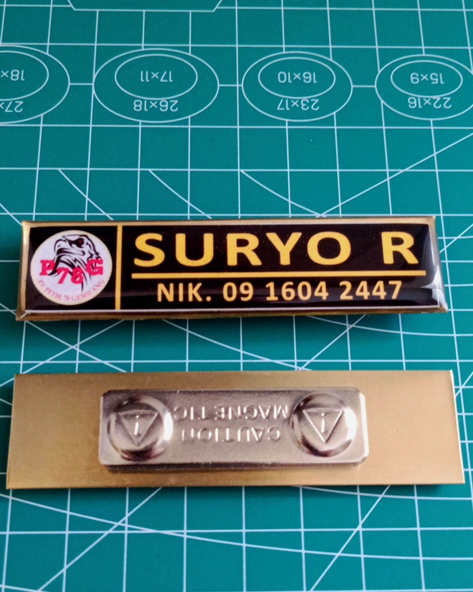 Pin logo Name tag papan nama kuningan peniti/magnet custom | Lazada ...