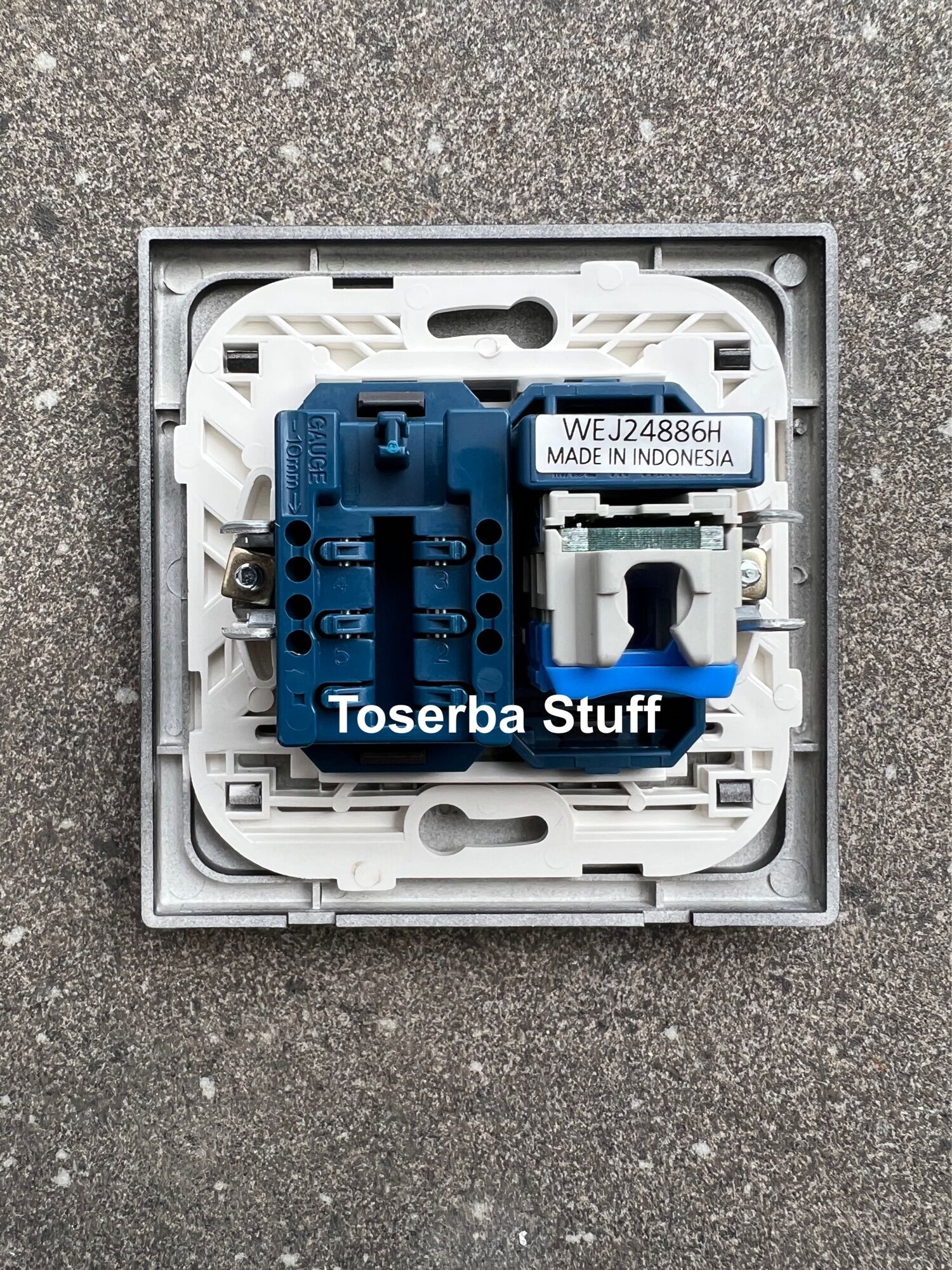 STOPKONTAK MEJA MERK PANASONIC HITAM OUTLET DUAL DOUBLE LAN DATA ...