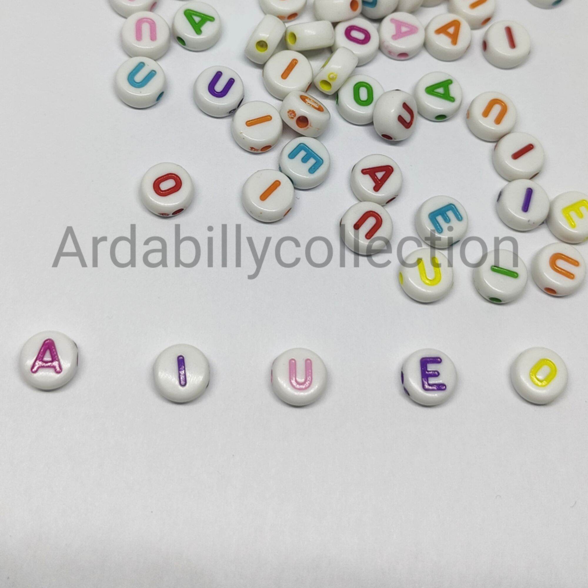 Mote huruf bulat Huruf Vokal A I U E O putih warna warni lubang tali 1 ...