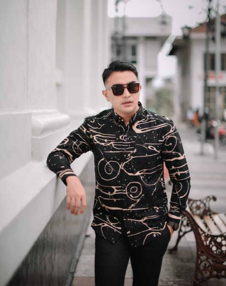 Amaira Batik Apstrak Hitam Baju Batik Pria Legan Panjang Kemeja Batik ...