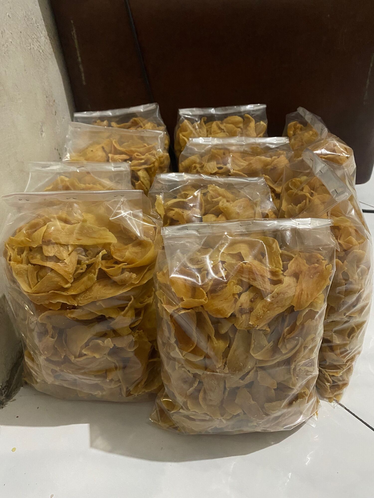 ATOS ATOS / ATOSATOS / KERIPIK BAWANG / KUE BAWANG KEMASAN 1KG | Lazada ...