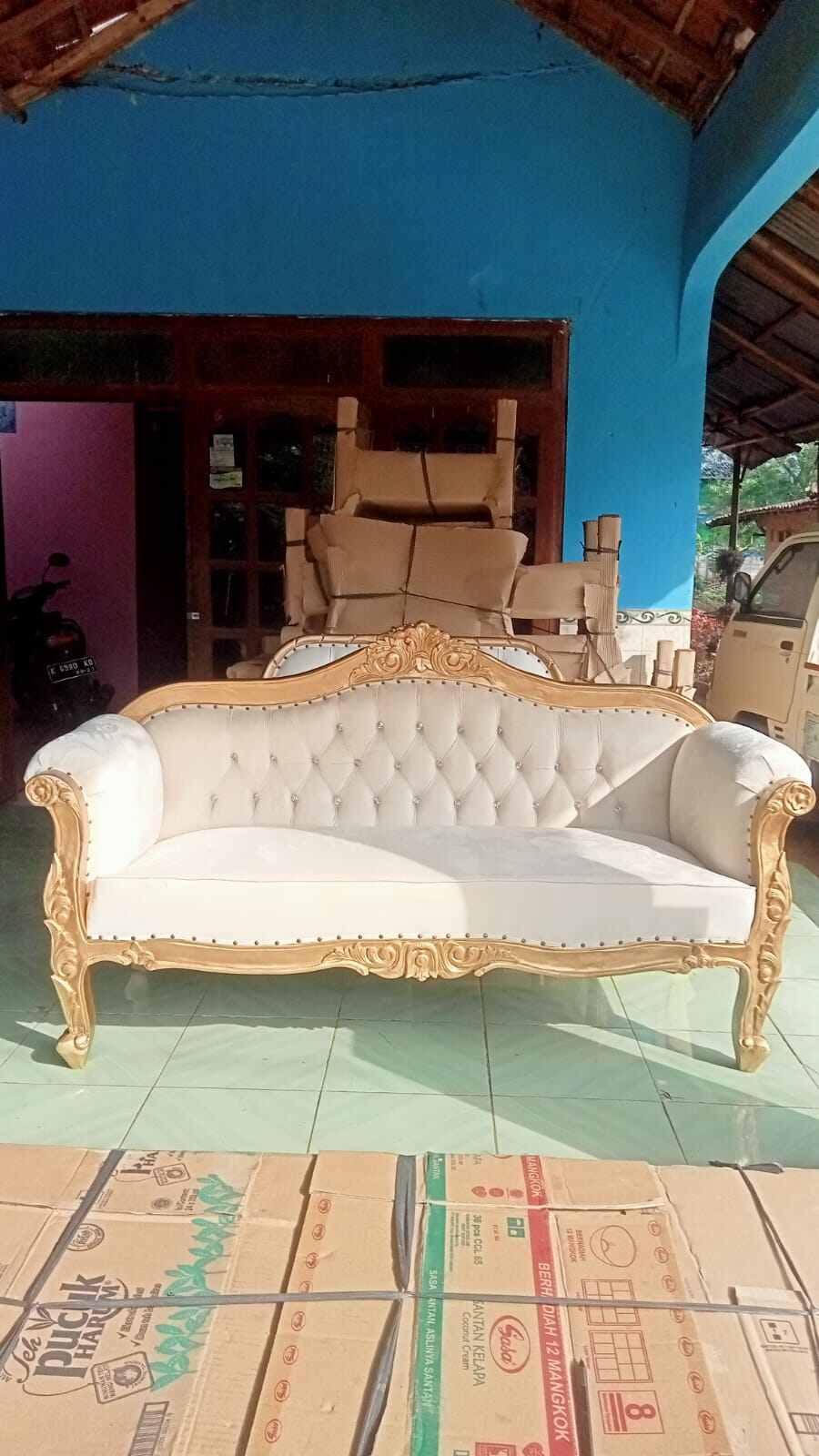 Sofa Pengantin Bahan Kayu jati Warna finishing Gold | Lazada Indonesia