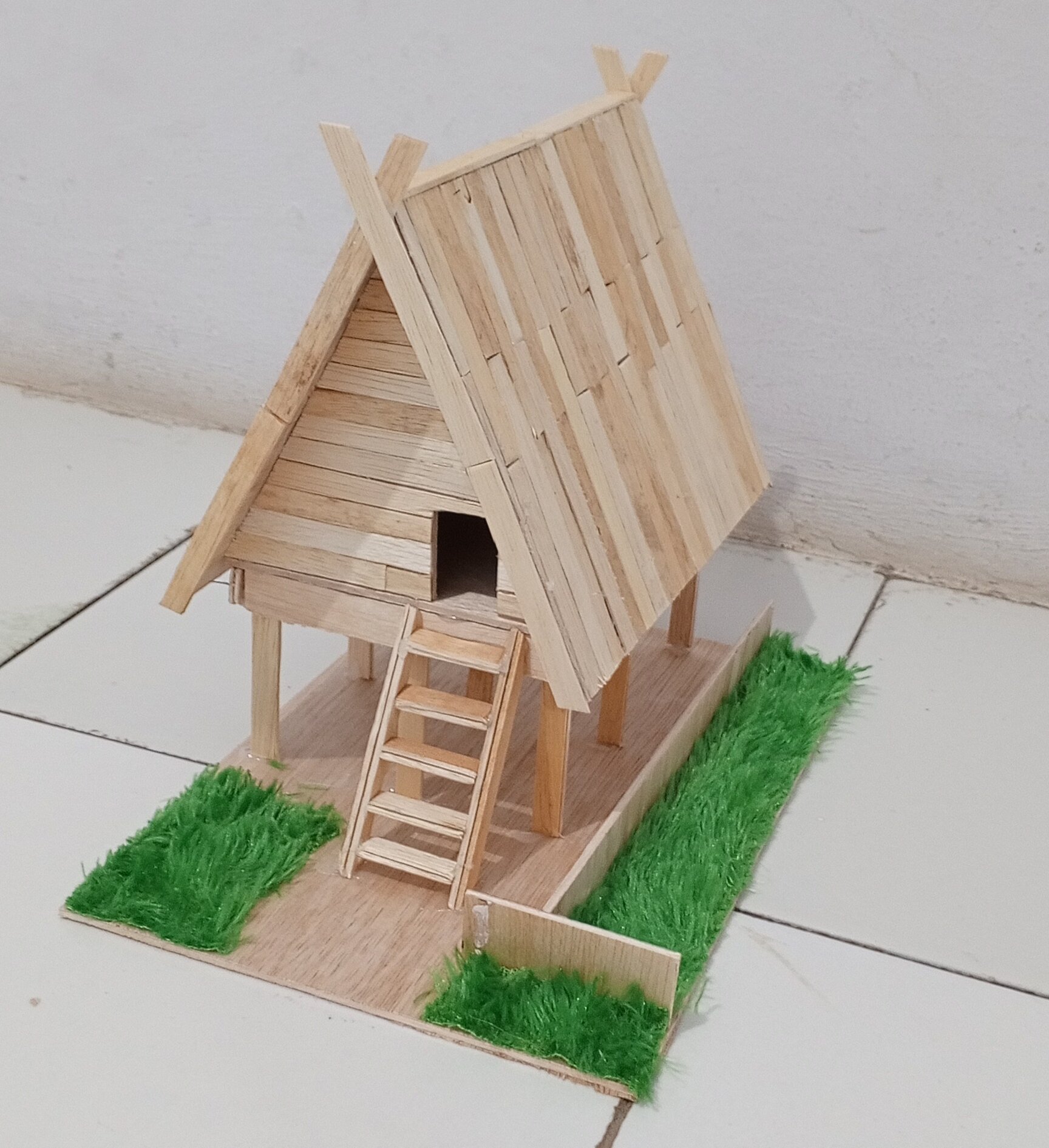 miniatur rumah adat tambi Sulawesi tengah | Lazada Indonesia