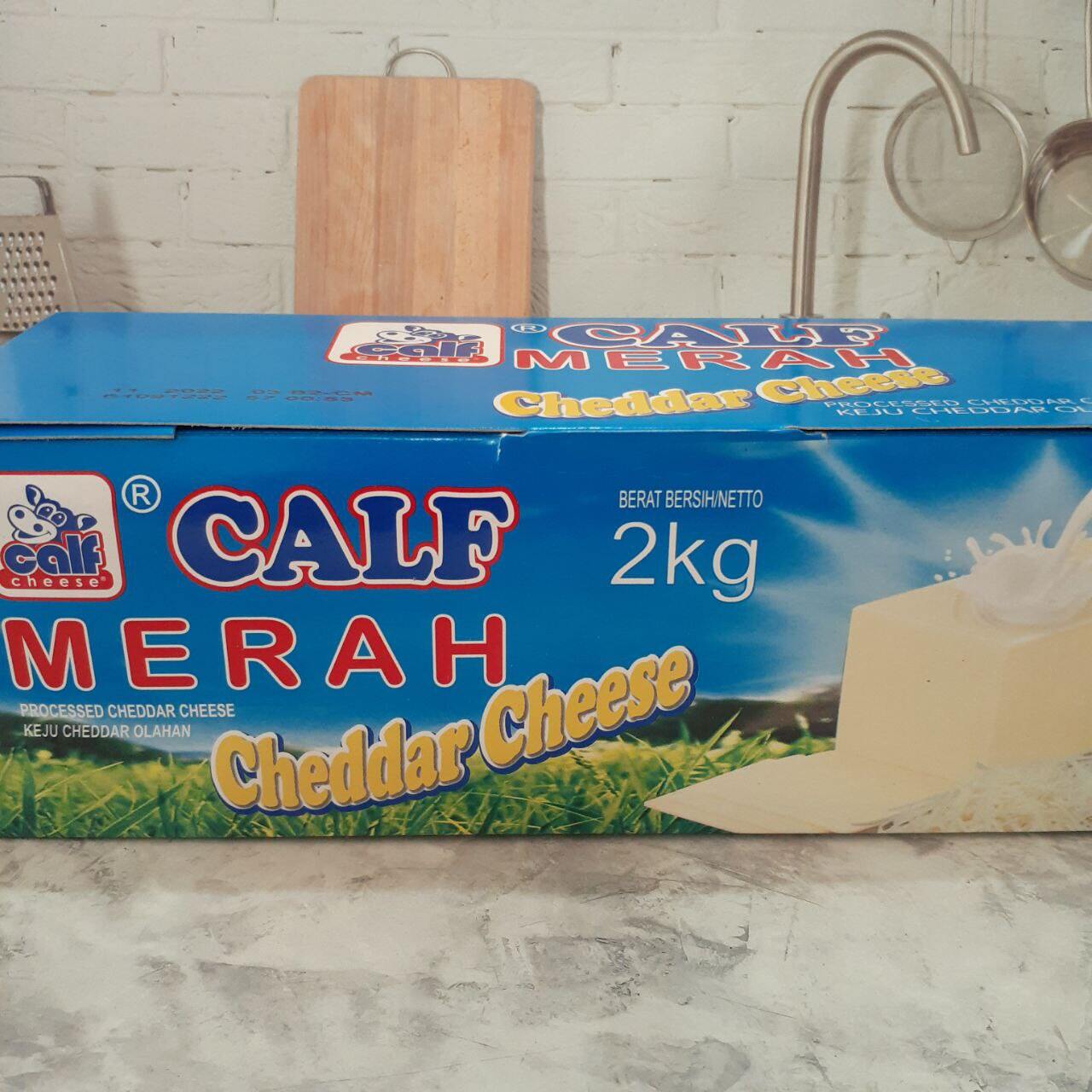 Keju Cheddar CALF MERAH 2kg | Lazada Indonesia