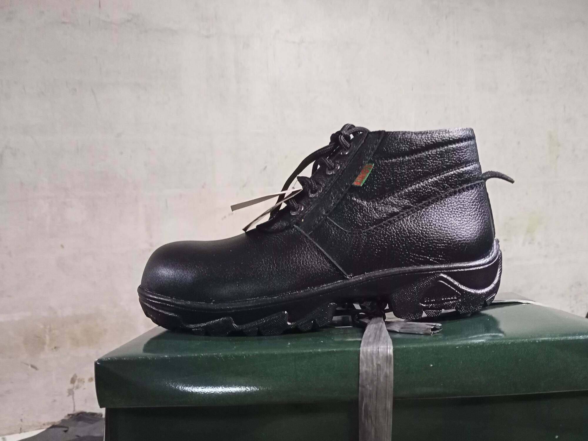 sepatu safety kulit asli ujung besi | Lazada Indonesia