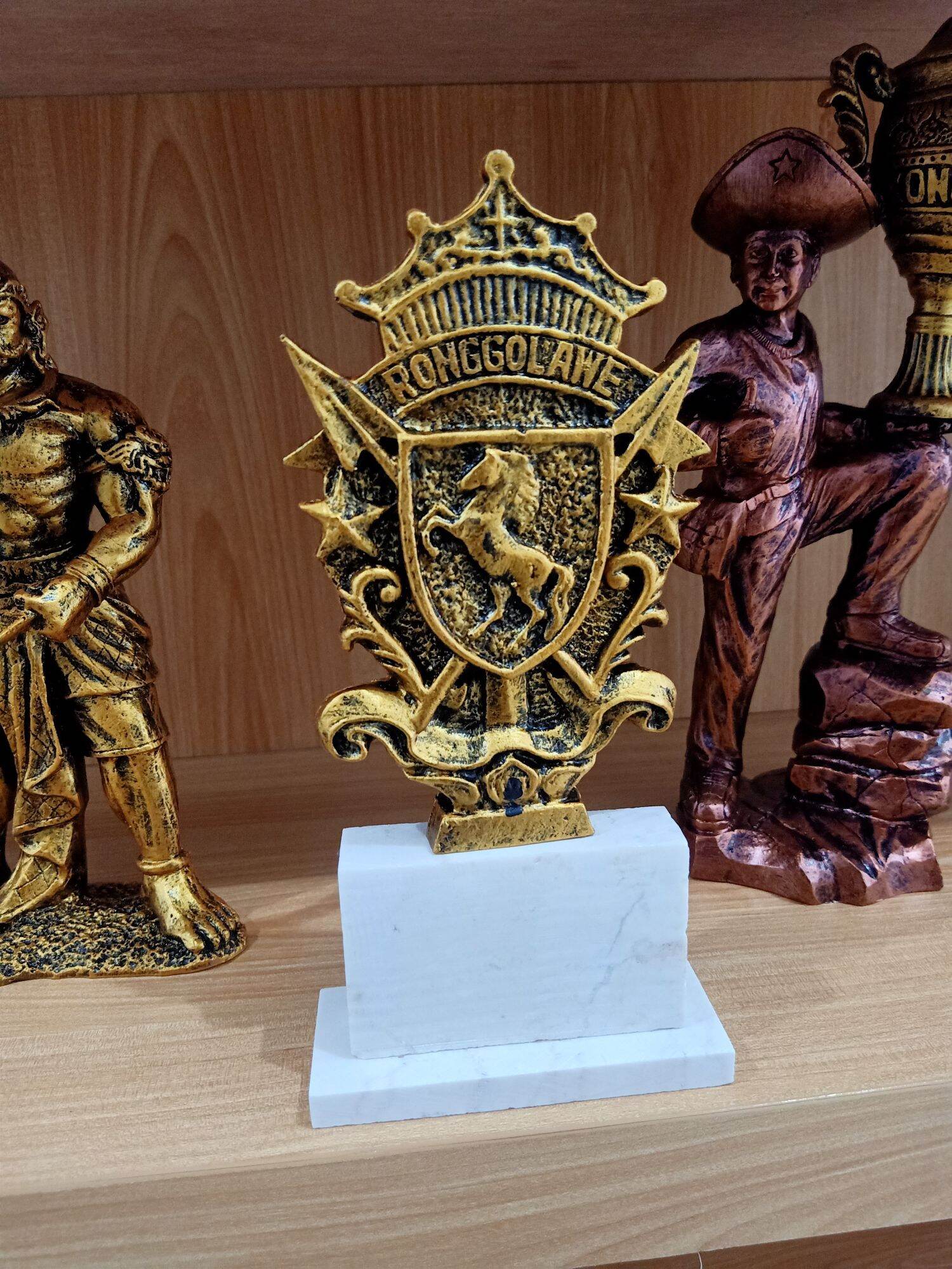 piala resin gepengan kuda ronggolawe | Lazada Indonesia