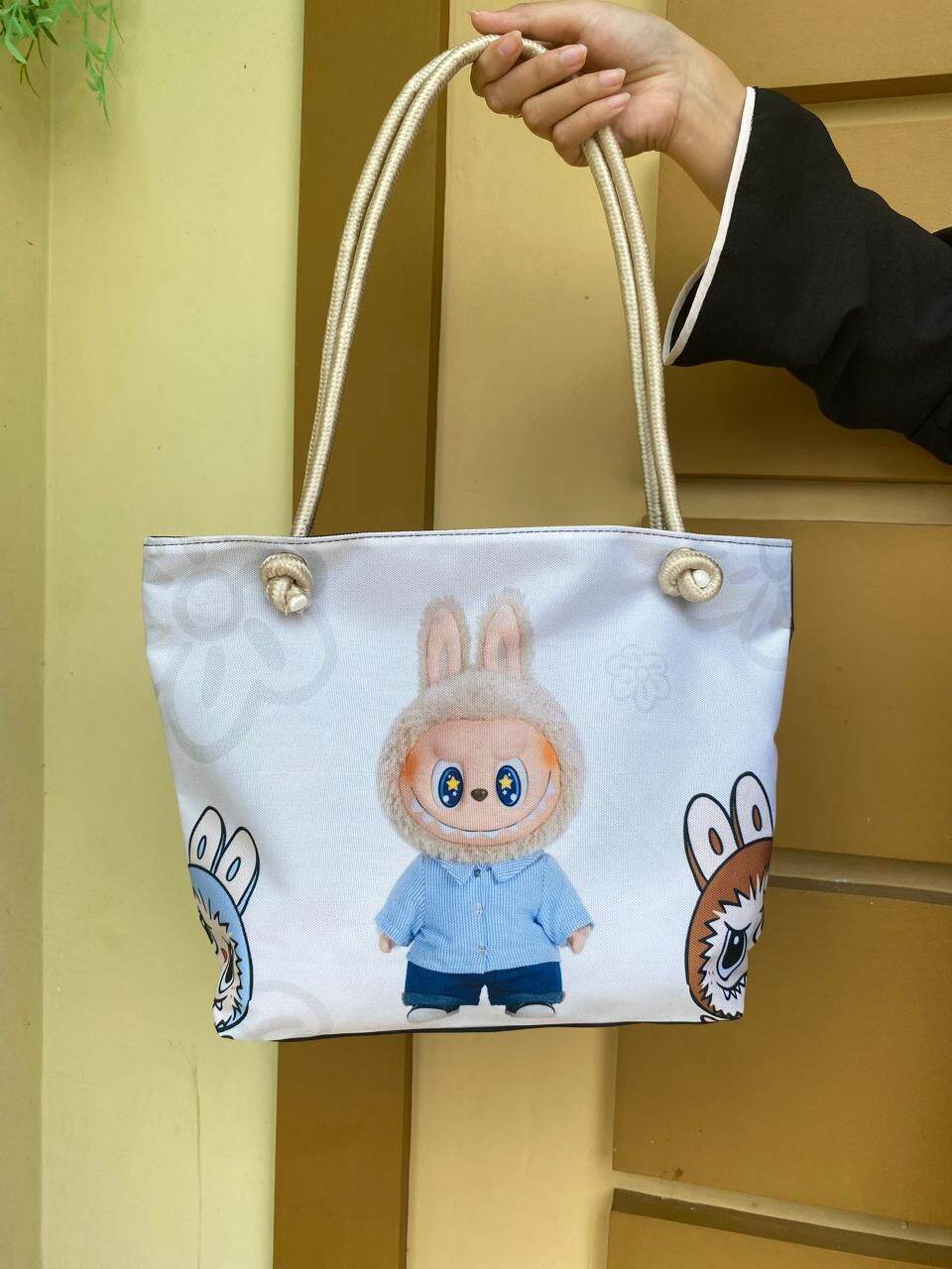 tas motif labubu /totebag labubu / labubu / boneka labubu | Lazada ...