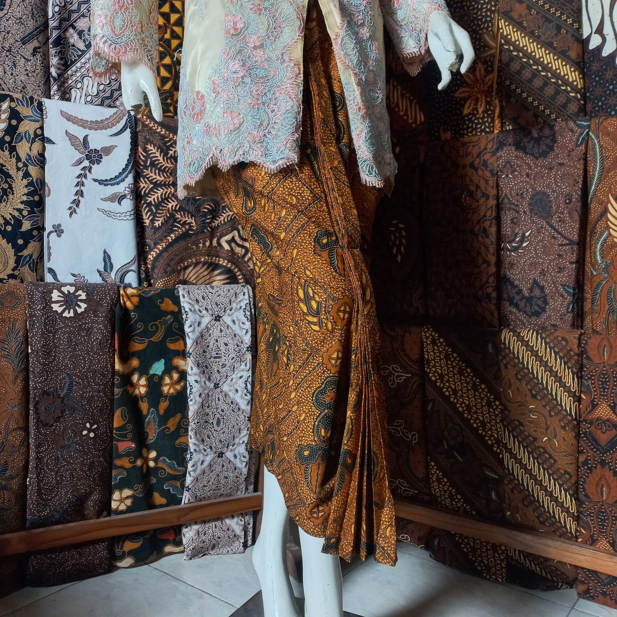 Rok Jarik Batik Wiru Bawahan Kebaya Motif Semen Rante Sogan Solo ...