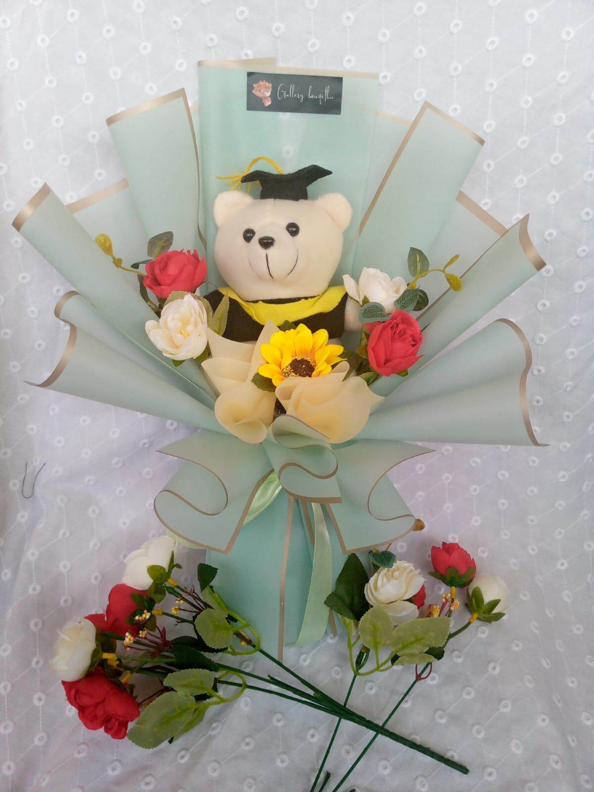 bucket boneka / buket boneka toga wisuda / bouquet graduation | Lazada ...