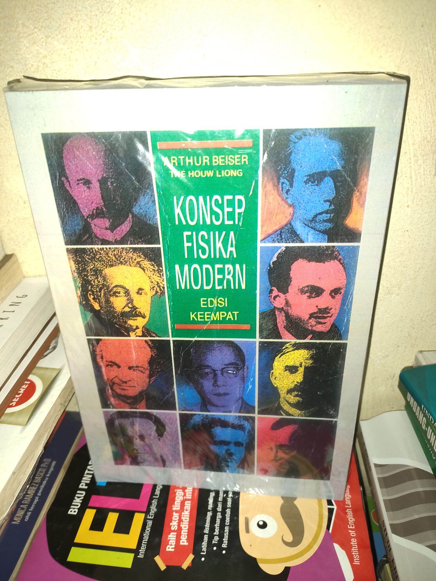Konsep Fisika Modern Edisi Keempat(Arthur Beiser, The Houw Liong ...