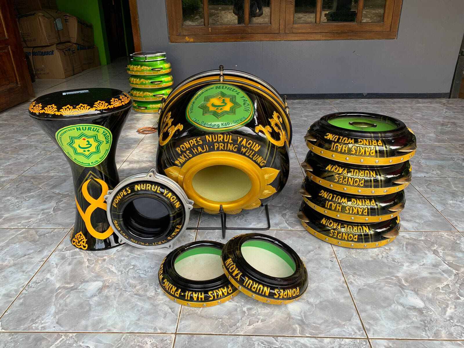 Hadroh 1 set+bas habsyi ukir nama dan logo majelis asli jepara | Lazada ...