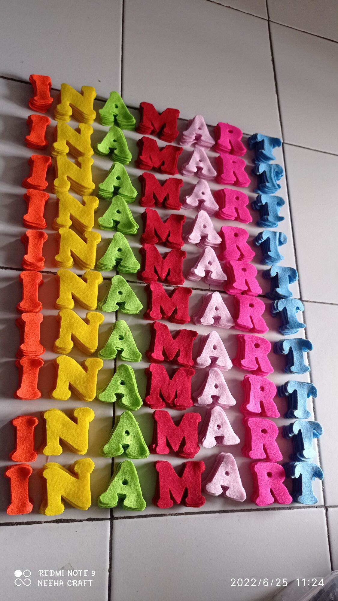 Aplikasi huruf flanel ukuran ±5-6cm (bisa untuk selempang Wisuda ...