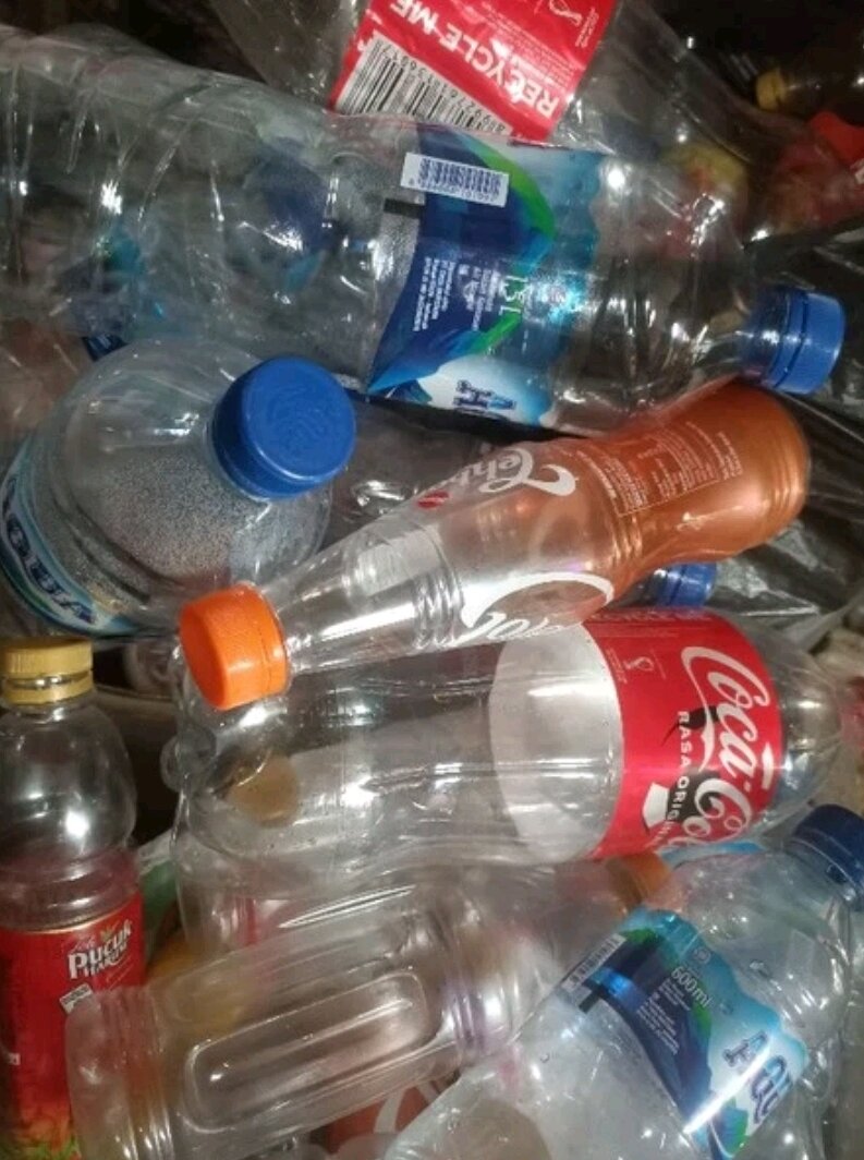 4 BOTOL PLASTIK BEKAS UKURAN SEDANG ALL MERK | Lazada Indonesia