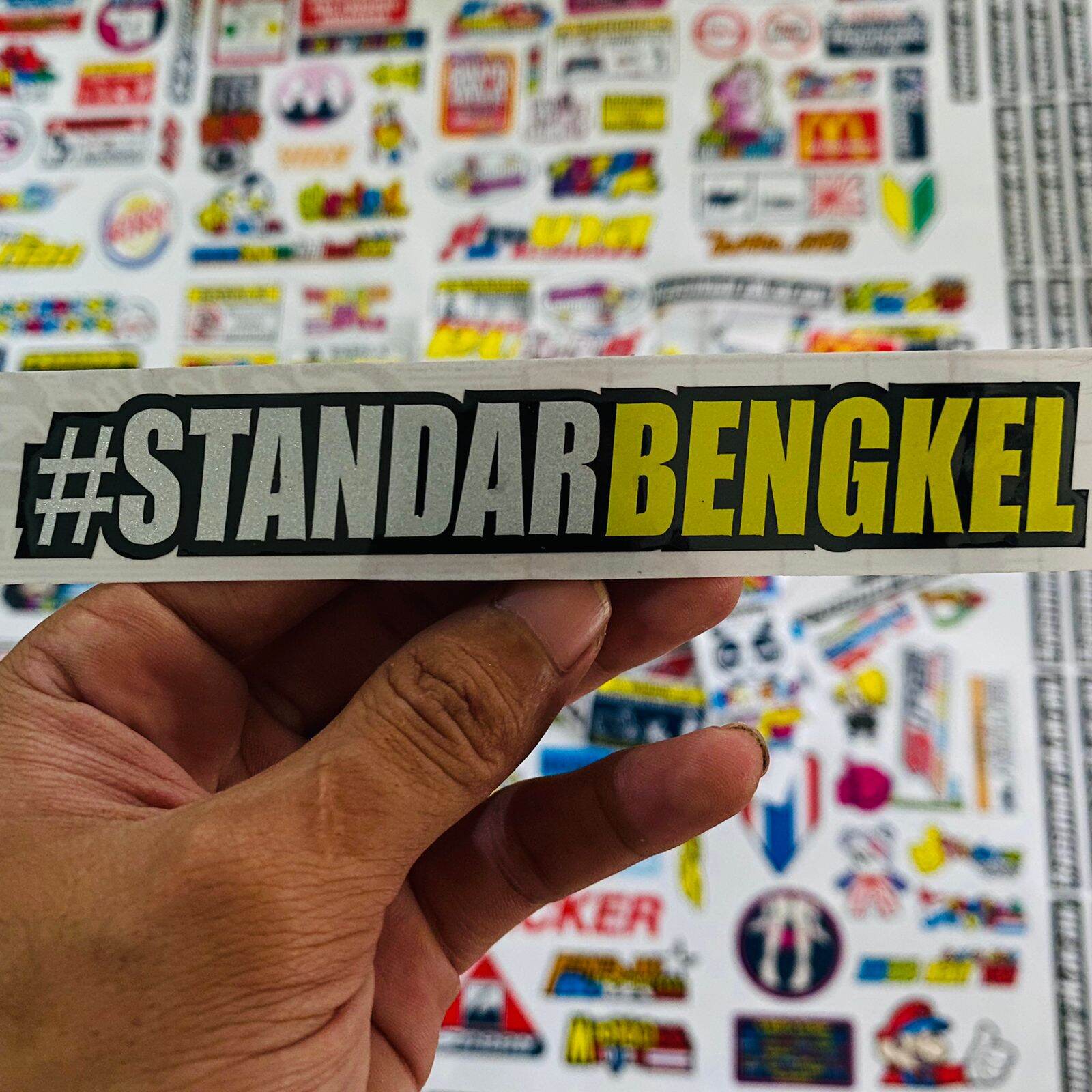 Sticker standar bengkel bahan reflektive nyala cutting sticker tumpuk ...