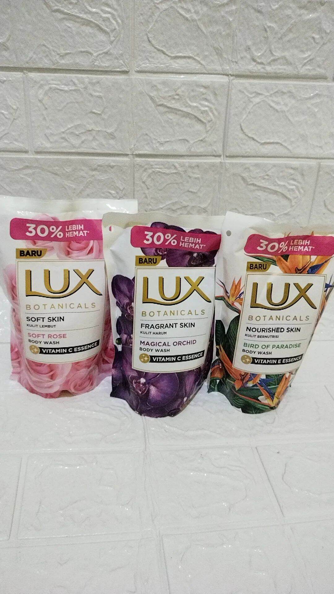 Camelia Grosir Store - Sabun Lux cair body wash 450 ml varian soft skin ...