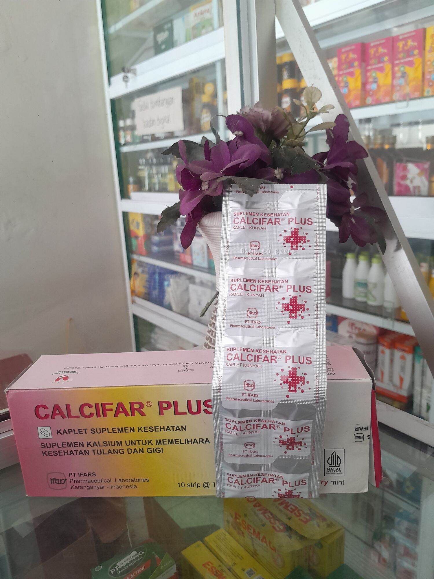 CALCIFAR PLUS 1 STRIP ISI 10 TABLET, untuk seplementasi kalsium vitamin ...