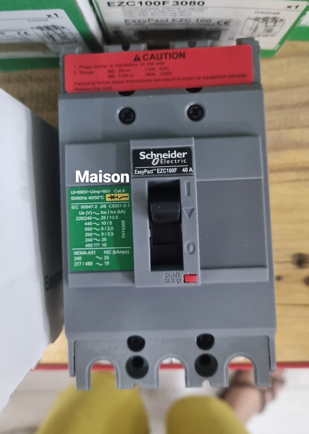 MCCB Breaker Schneider 3P 40A EZC100F3040 | Lazada Indonesia